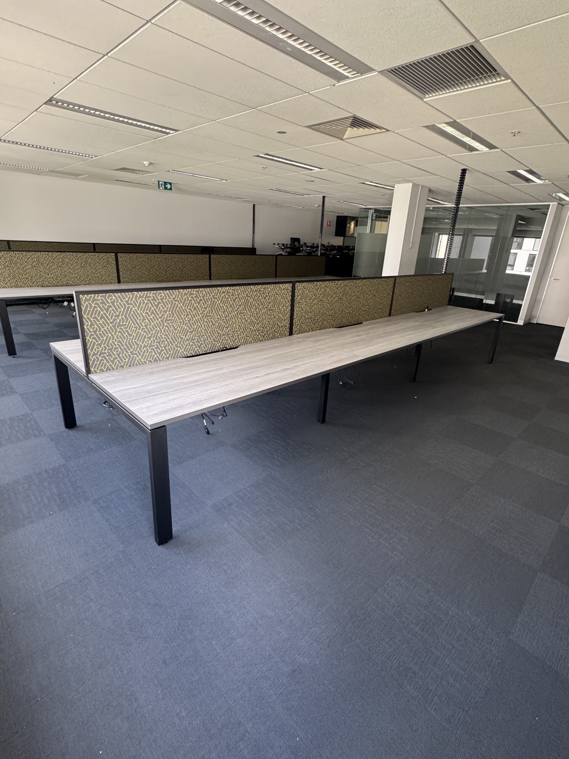 Second Hand 6-Person Multi Person Desk with Partitions-Dark Wood-5100mm ...